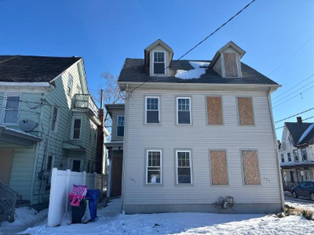 N 4th St