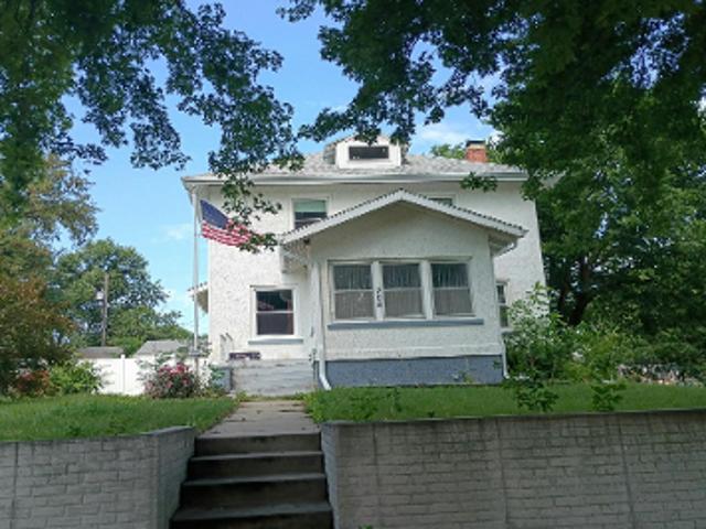 N 4th St