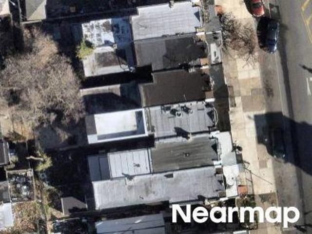 N 52nd St