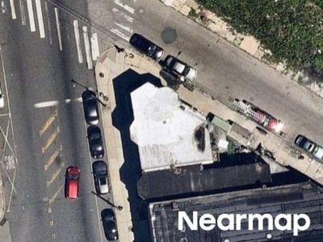 N 52nd St