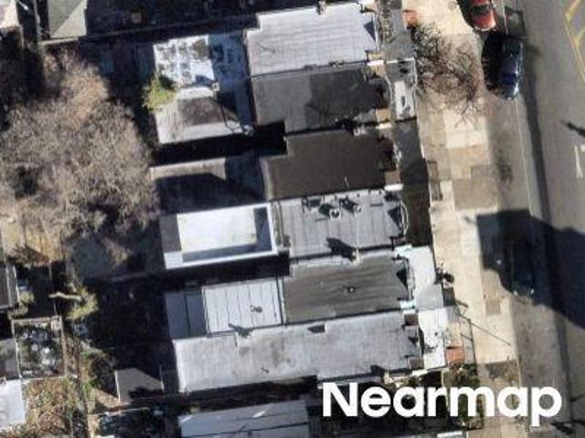 N 52nd St