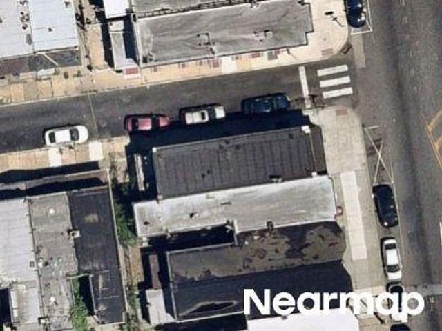 N 52nd St