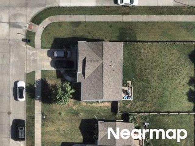 N 82nd St