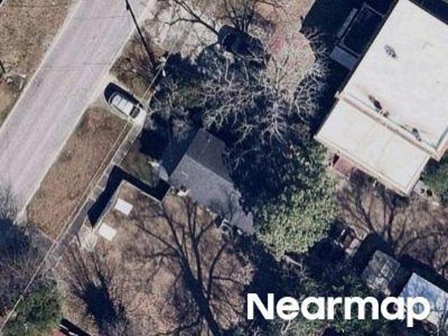 N 8th Ave