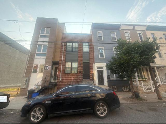 N 8th St