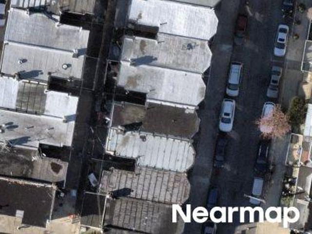 N 8th St