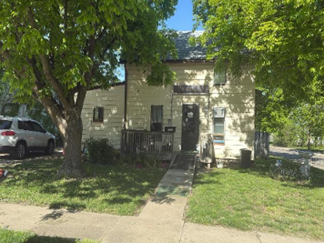 N 8th St