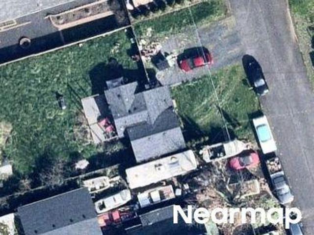 N 8th St