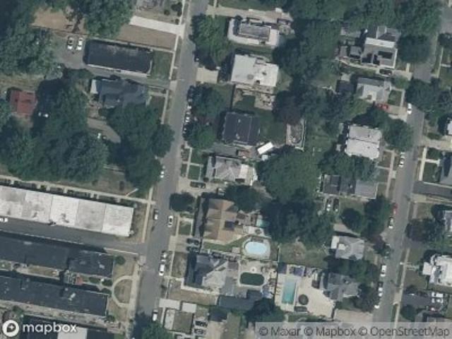 N 8th St
