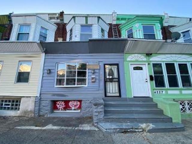 N 8th St
