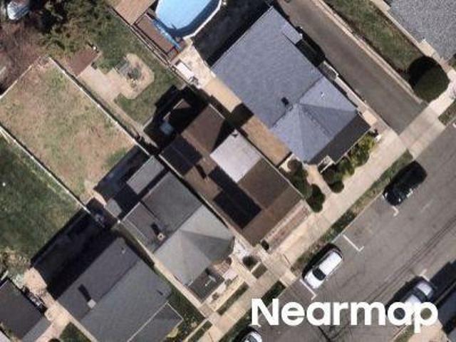 N 9th St