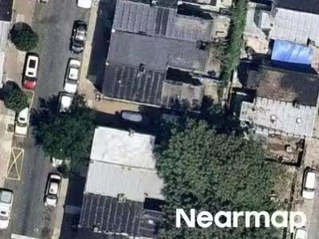 N 9th St