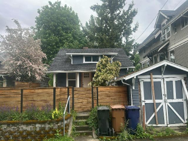 N 9th St