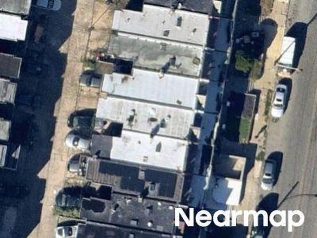 N 9th St