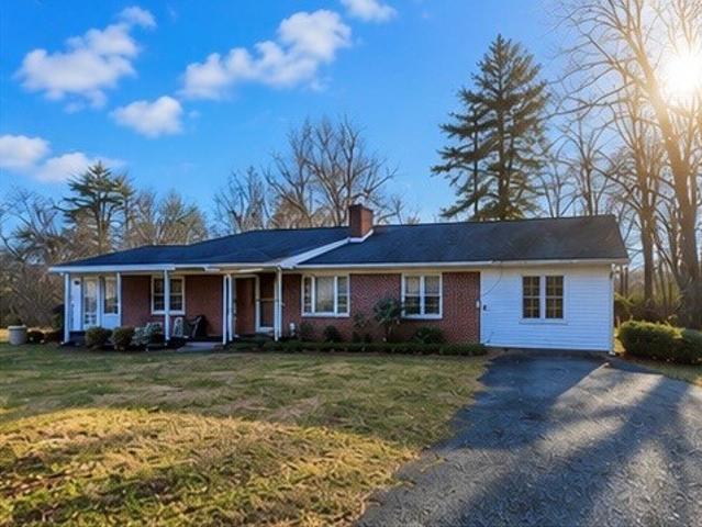 2282 Old Pipers Gap