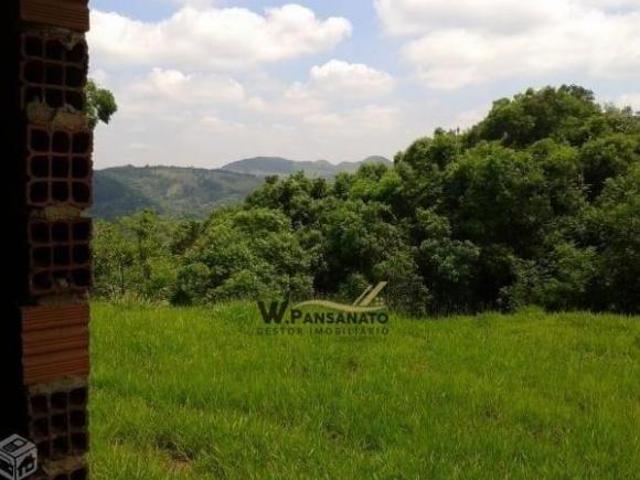 Na cidade do vinho, São Roque, um terreno de 22 mil m2 com vista panorâmica está a sua espera pronto