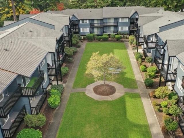Nantucket Garden 2 Bedroom Apartment for Rent at 18534 52nd Ave W, Lynnwood, WA 98037