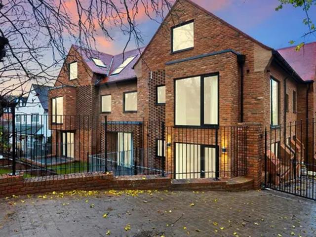 Nafferton Rise, Loughton, IG10 4QZ, United Kingdom | 1 bed apartment for rent #167713842 | Rentberry