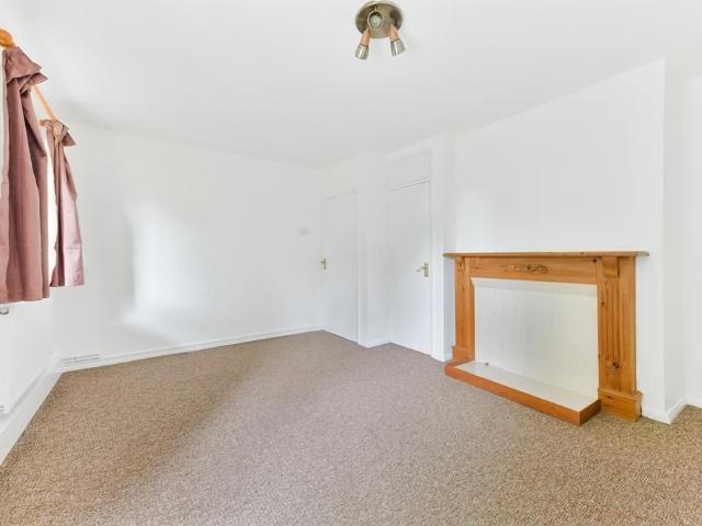 Nailsworth Crescent, Merstham, Surrey RH1, 1 bed flat to rent, £1,100 pcm | PrimeLocation
