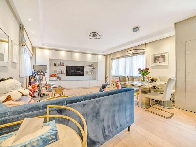 Napier Place, Holland Park, London, W14 2 bed flat to rent £2,900 pcm £669 pw