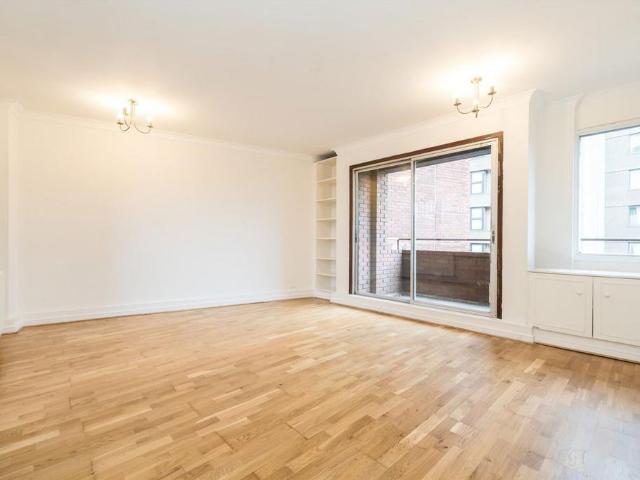 Napier Place, London W14 2 bed flat to rent £2,600 pcm £600 pw