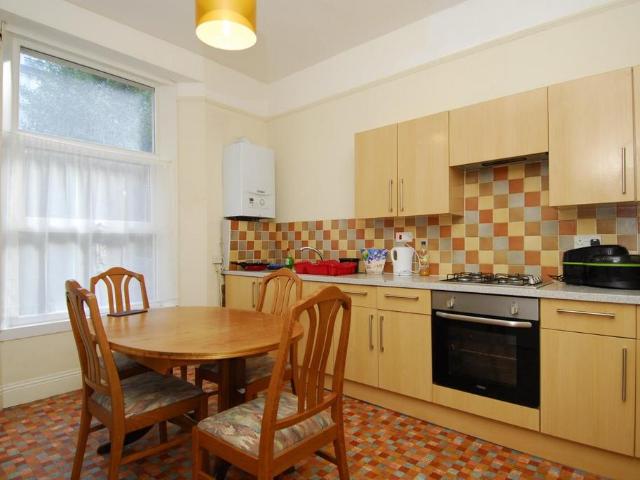 Napier Terrace, Flat 1, Plymouth PL4 3 bed flat to rent £2,080 pcm £480 pw