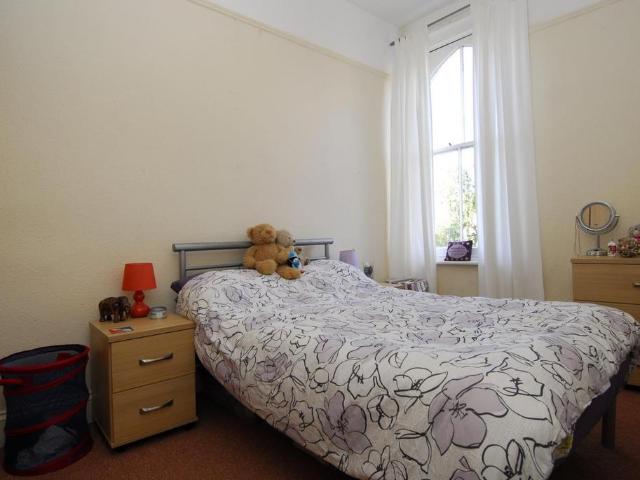 Napier Terrace, Flat 2, Plymouth PL4 2 bed apartment to rent £1,213 pcm £280 pw