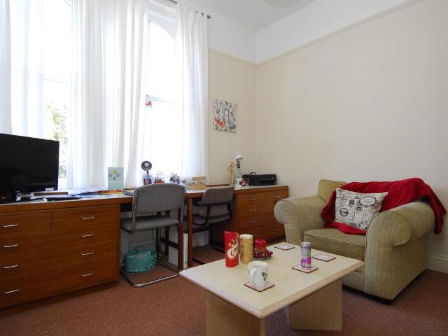 Napier Terrace, Flat 2, Plymouth PL4, 2 bed flat to rent, £693 pcm | PrimeLocation