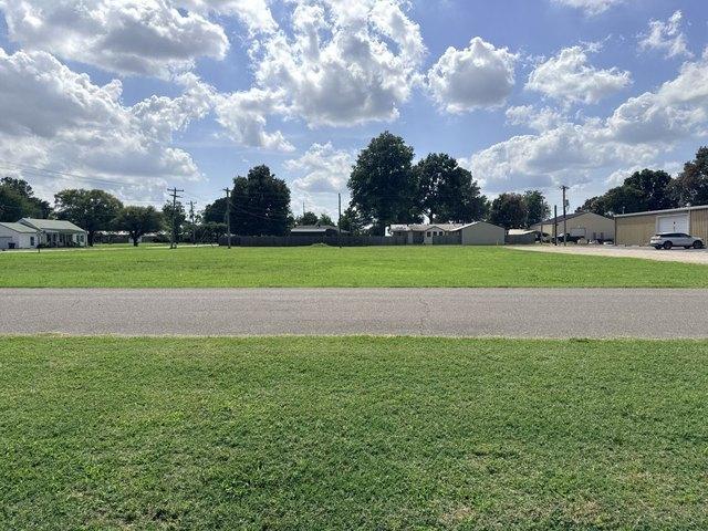 Narvel Felts Dr, Malden, MO 63863