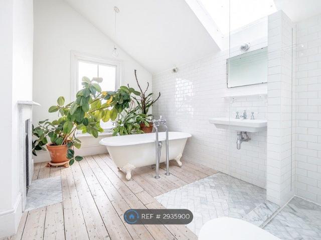 Narford Road, London E5, 3 bed terraced house to rent, £4,100 pcm | PrimeLocation
