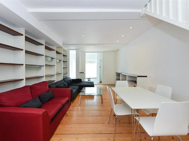 Narrow Street, London, E14 3 bed townhouse to rent £3,600 pcm £831 pw