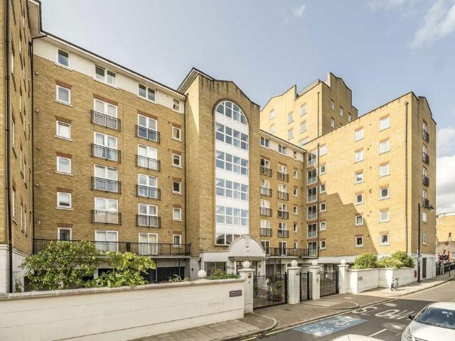 Narrow Street, London E14 2 bed flat to rent £2,900 pcm £669 pw