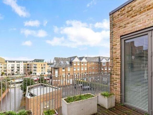 Narrowboat Avenue, Brentford, 3 Bedroom End