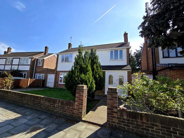 Naseby Close, Isleworth, 4 TW7, 3 bed detached house to rent, £2,500 pcm | PrimeLocation