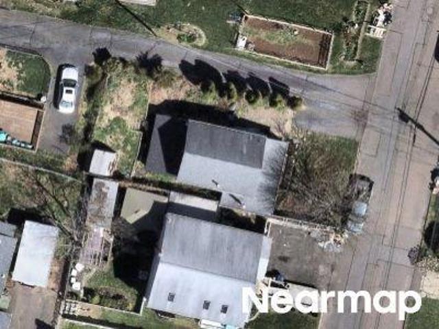 Nashawena Ave