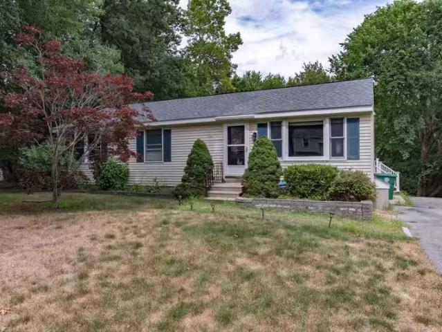 Nashua Single Family 4 bdrm 86 Conant Rd