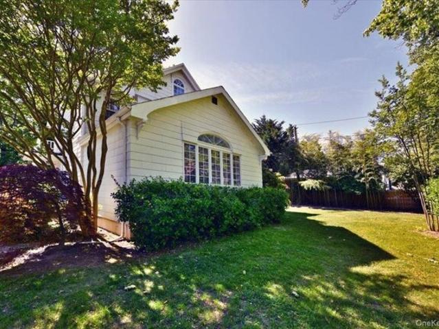 Nassau Dr, Great Neck, Home For Sale