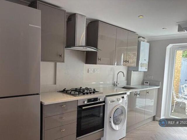 Natalie Mews, London, 2 Bedroom Terraced