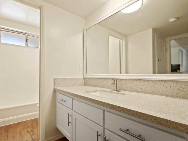Natick Park 1 Bedroom Apartment for Rent at 4701 Natick Ave, Los Angeles, CA 91403 Sherman Oaks