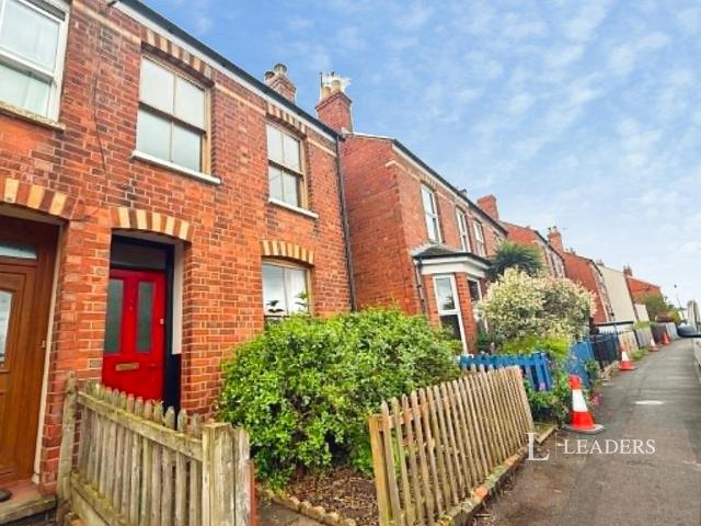Naunton Lane, Leckhampton. 4 bed semi detached house to rent £1,375 pcm £317 pw