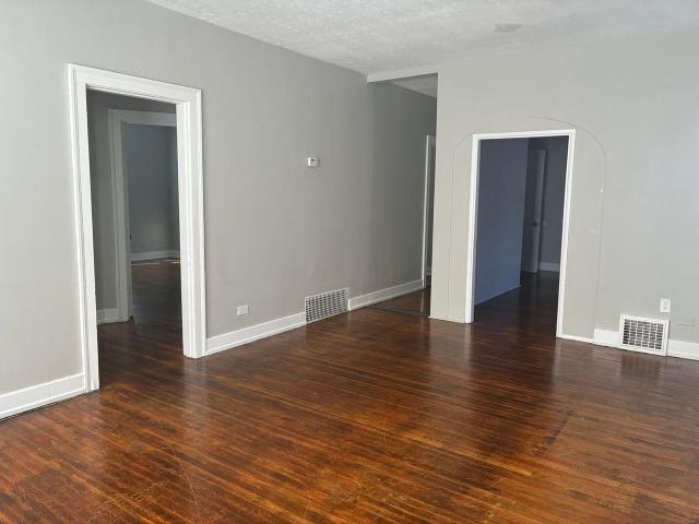 Navaho Apartments 3 Bedroom Apartment for Rent at 648 S 37th St, Louisville, KY 40211 Shawnee
