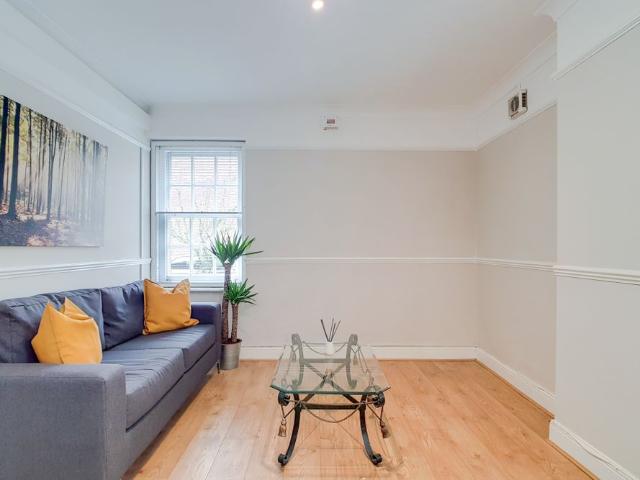 Naval Row, London, E14 9PS