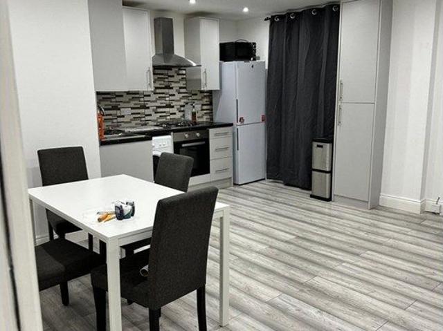 Naval Row, London E14, 1 bed flat to rent, £1,650 pcm | PrimeLocation