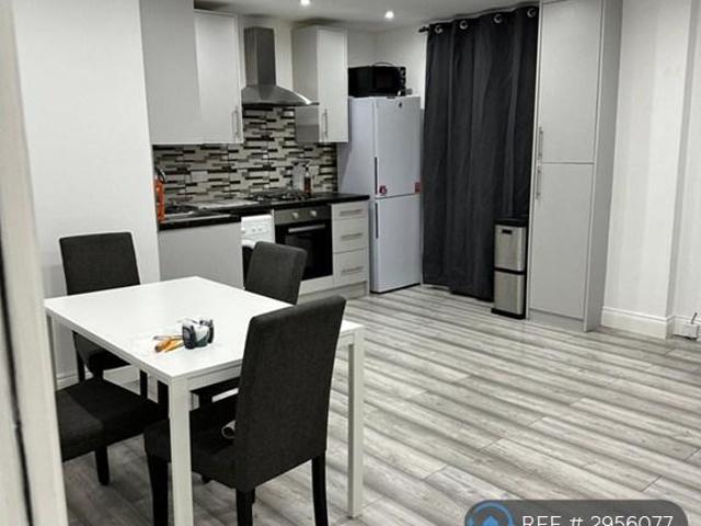 Naval Row, London, E14 1 bed flat to rent £1,650 pcm £381 pw