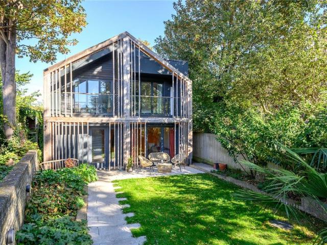 Navarino Grove, London, E8 4 bed detached house to rent £9,000 pcm £2,077 pw
