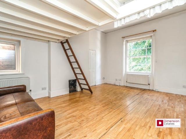 Navarino Road, Dalston, London Fields. Studio to rent £1,745 pcm £403 pw