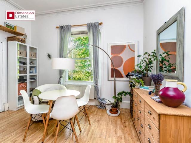Navarino Road, Dalston, London Fields. Studio to rent £1,800 pcm £415 pw