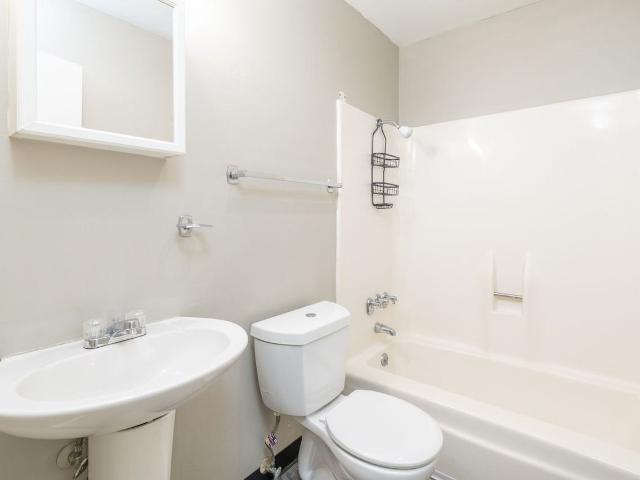 Naveen Pine Townhomes 1 Bedroom Apartment for Rent at 1210 Vista Ct, Evansville, IN 47710