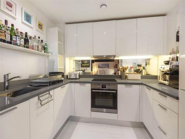 Navigation Building, Station Approach, Hayes UB3, 2 bed flat to rent, £2,100 pcm | PrimeLocation