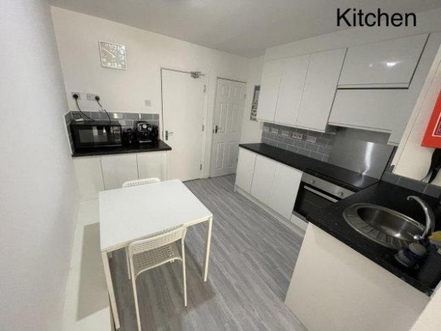 Navigation road 4 bed house share to rent £3,800 pcm £877 pw